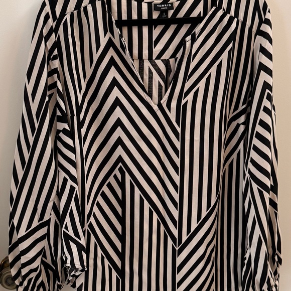 torrid | Tops | Torrid Harper Blouse In Cream And Black Xxxl214 | Poshmark